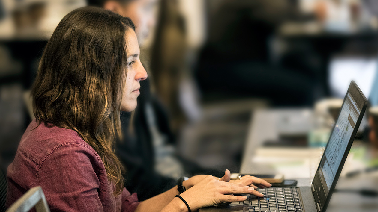 DGX-2 : AI Servers for Solving Complex AI Challenges | NVIDIA