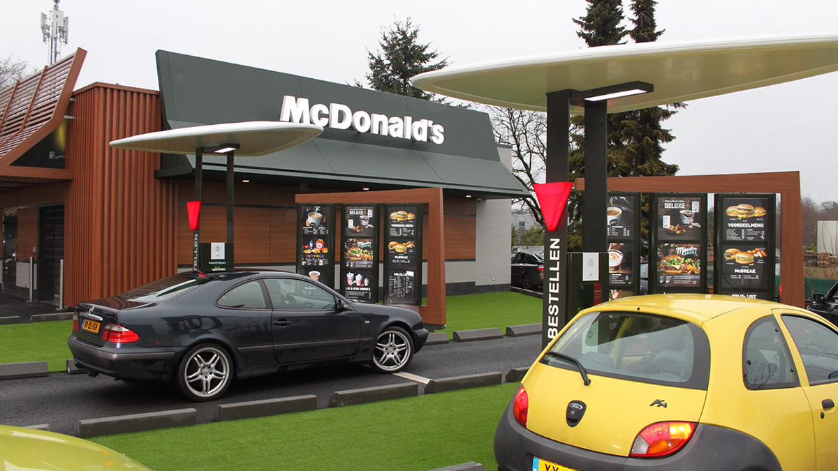 Edificios De Restaurantes De Fast Food Wendy's Cierra 140 Restaurantes